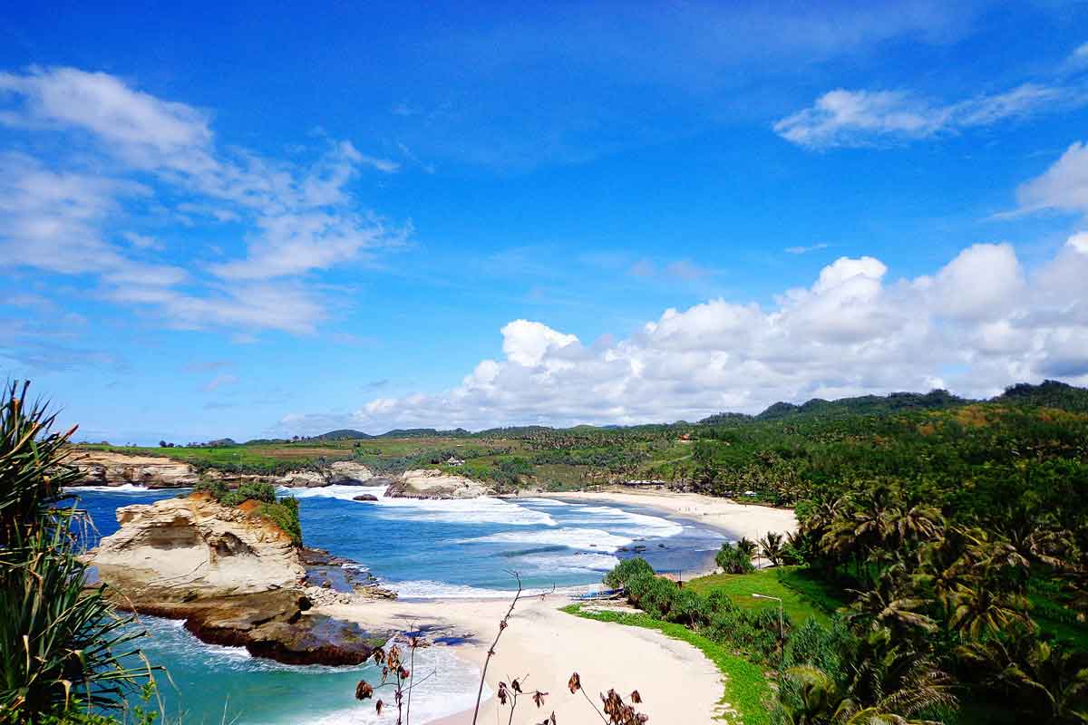 Pantai di Jawa Timur Miliki Pesona yang Indah, Wajib Dikunjungi saat ...