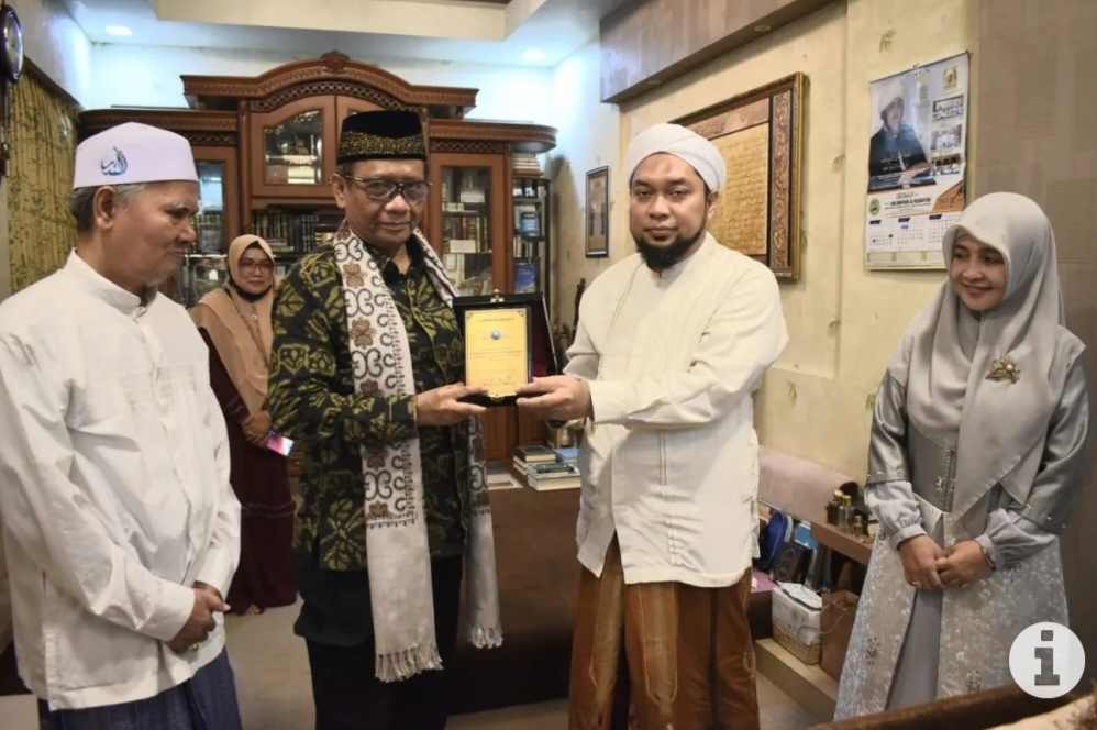 Kiai Afifuddin Muhajir: Mahfud MD Paling Bisa Diharapkan Tegakkan Hukum ...