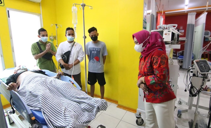 Wali Kota Mojokerto Jenguk Pasien Korban Laka Bus Tol Sumo di Rumah ... Wali Kota Mojokerto Jenguk Pasien Korban Laka Bus Tol Sumo di Rumah ...