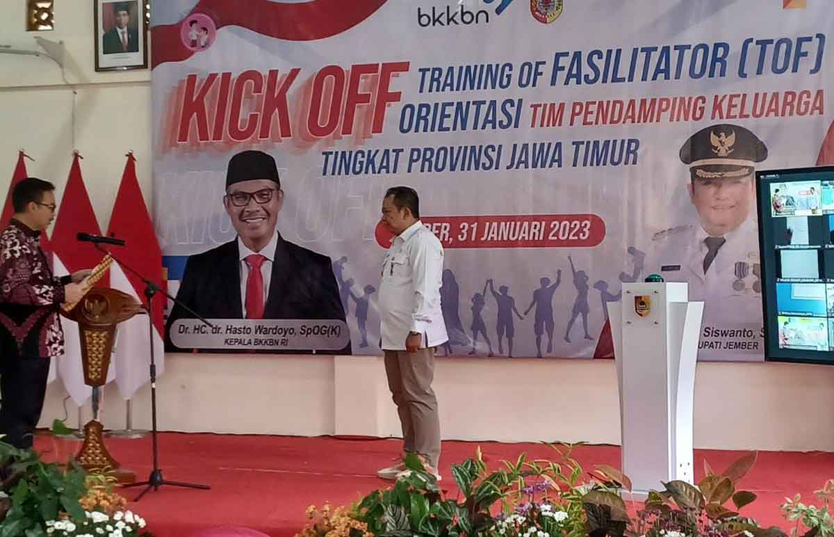 Kepala BKKBN RI Nobatkan Bupati Jember Jadi Bapak Asuh Anak Stunting | BANGSAONLINE.com - Berita ...