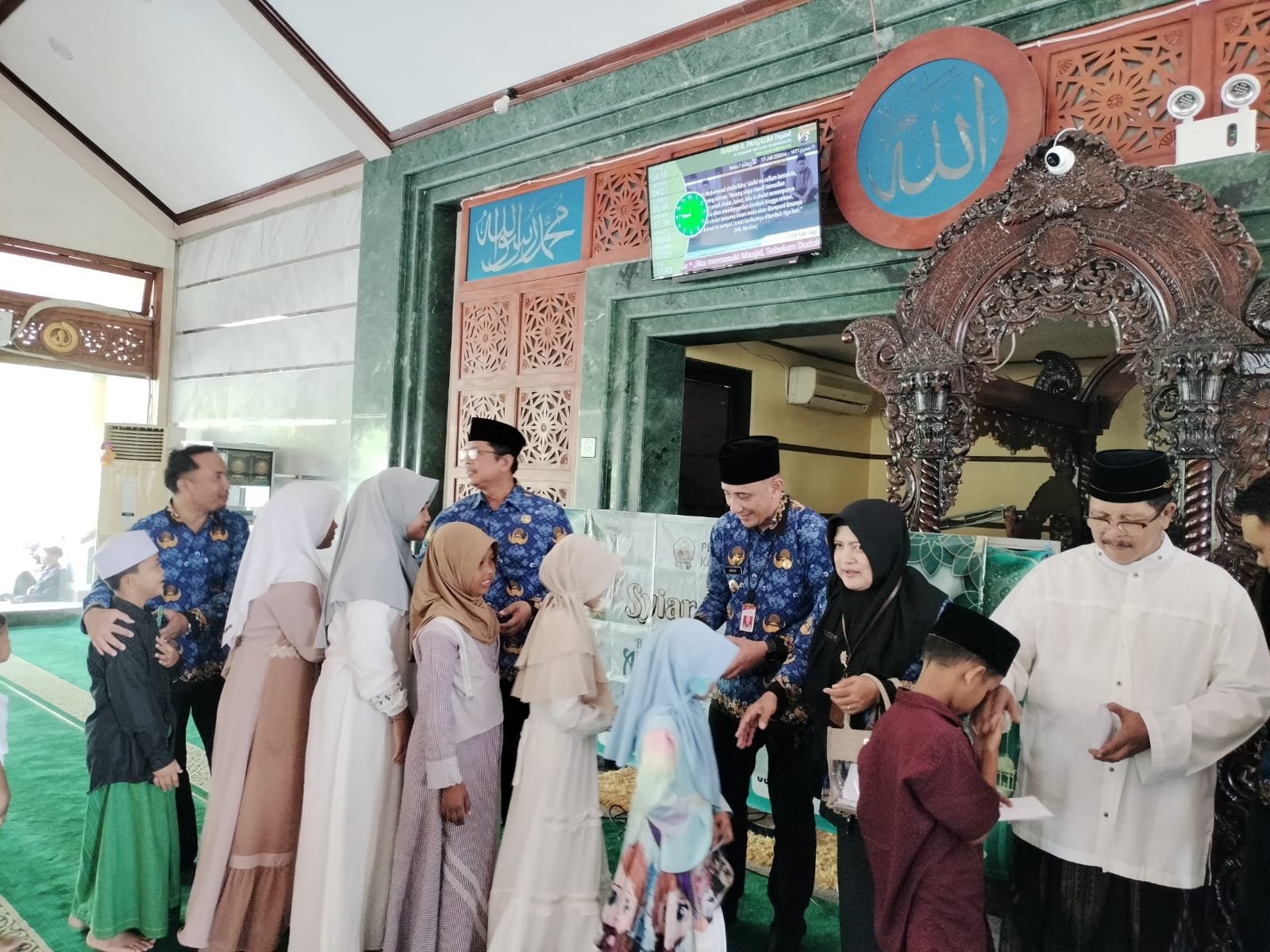 Peringati 10 Muharram 1446 H, Pemkab Bangkalan Santuni Ratusan Anak Yatim dan Disabilitas ...