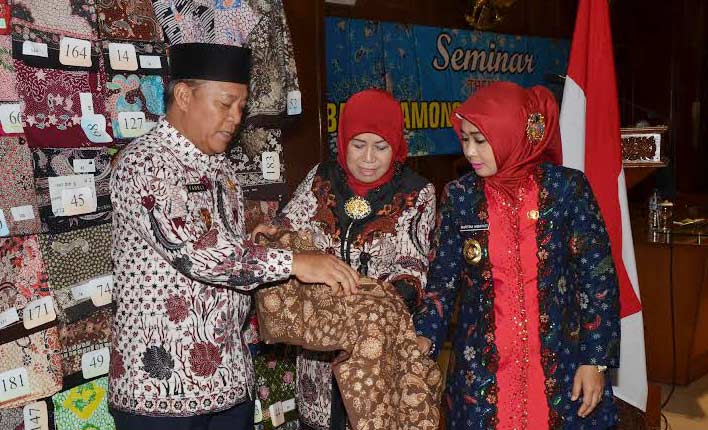 Lamongan Patenkan Motif Batik Bandeng Lele | BANGSAONLINE.com - Berita ...