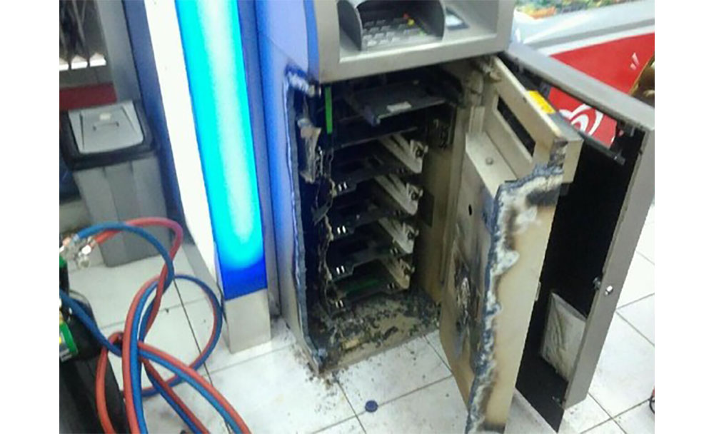 Dua Mesin ATM di Minimarket Sidoarjo Dibobol Karyawan, Kerugian Capai ... Dua Mesin ATM di Minimarket Sidoarjo Dibobol Karyawan, Kerugian Capai ...