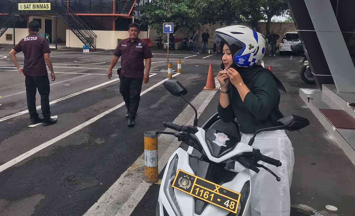 Diberi Latihan Petugas Satpas, Pelajar SMA ini Akhirnya Lulus Ujian ...