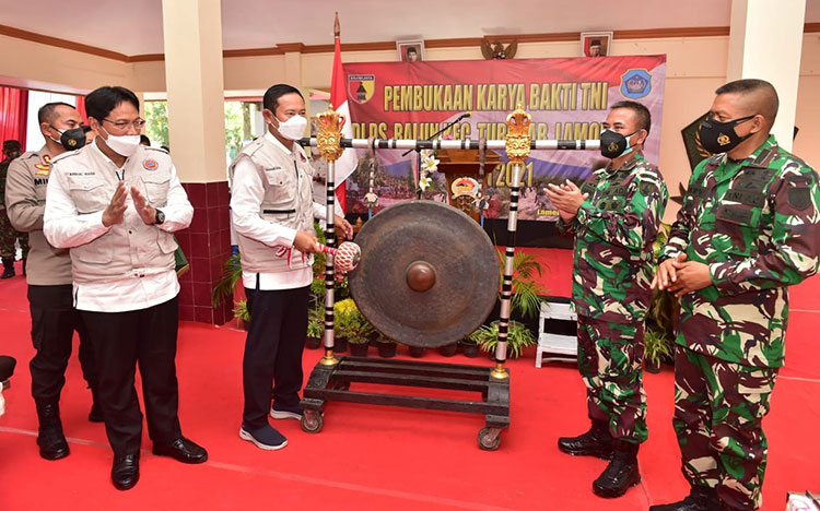 Dibuka Bupati Yuhronur Efendi, Karya Bakti TNI 2021 di Lamongan Dukung ...