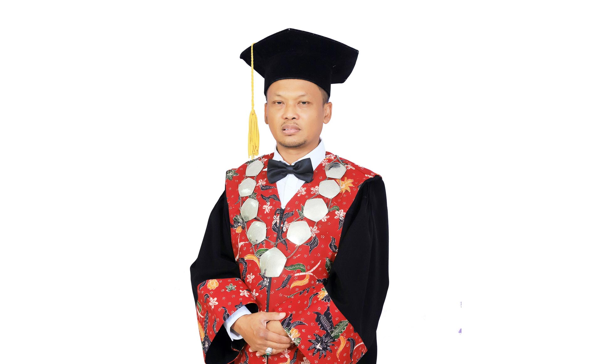 Dr. Safi Dilantik sebagai Rektor UTM Periode 2022-2026, ini Pesan ...