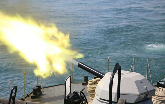 Meriam 30 MM KRI Tombak-629 Berhasil Hancurkan Sasaran | BANGSAONLINE ...