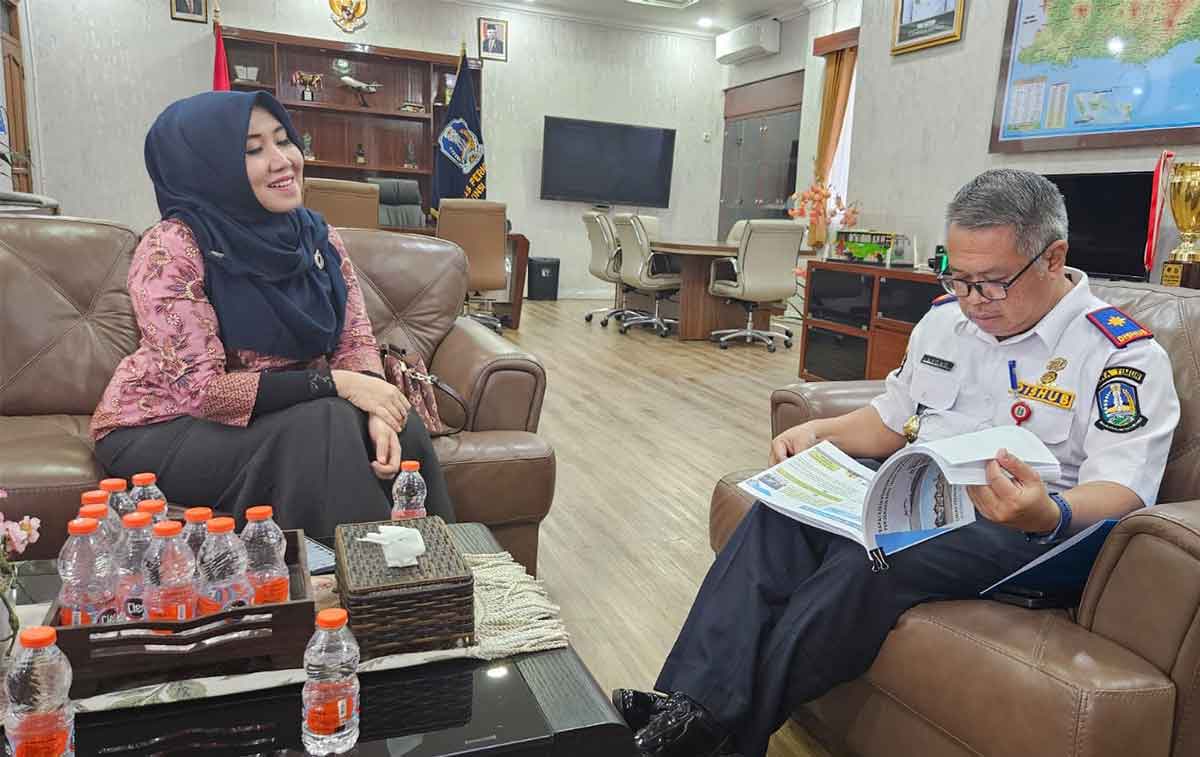 Selesaikan Perlintasan KA Tanpa Palang Pintu, Ning Lia Apresiasi Dishub Jatim | BANGSAONLINE.com ...