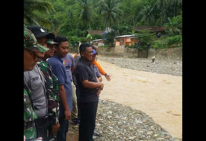 Bupati Pacitan Sambangi Warga Terdampak Banjir Bandang di Arjosari ... Bupati Pacitan Sambangi Warga Terdampak Banjir Bandang di Arjosari ...