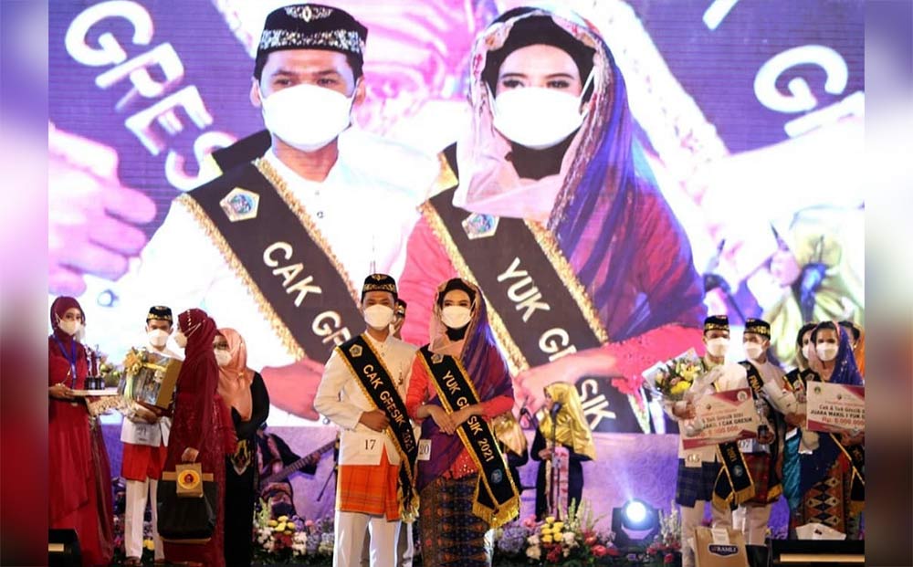 Ferry dan Yoraisa Dinobatkan Sebagai Cak-Yuk Gresik 2021 | BANGSAONLINE ...