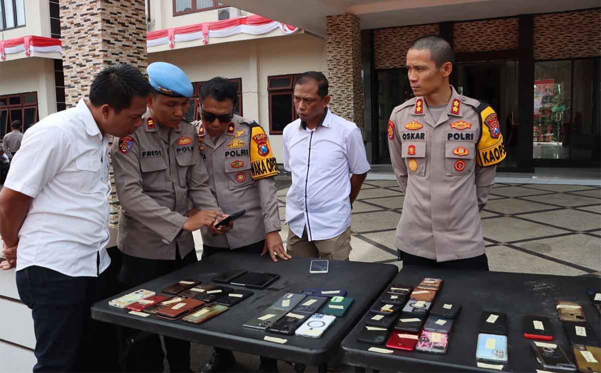 Cegah Judi Online, Polres Batu Periksa Ponsel Anggota | BANGSAONLINE.com - Berita Terkini ...