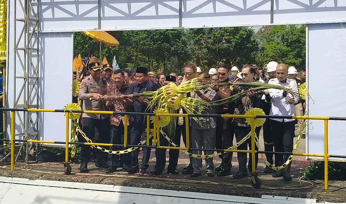 Tradisi Manten Tebu Tandai Dimulainya Musim Giling 2025, PT RMI Blitar ...