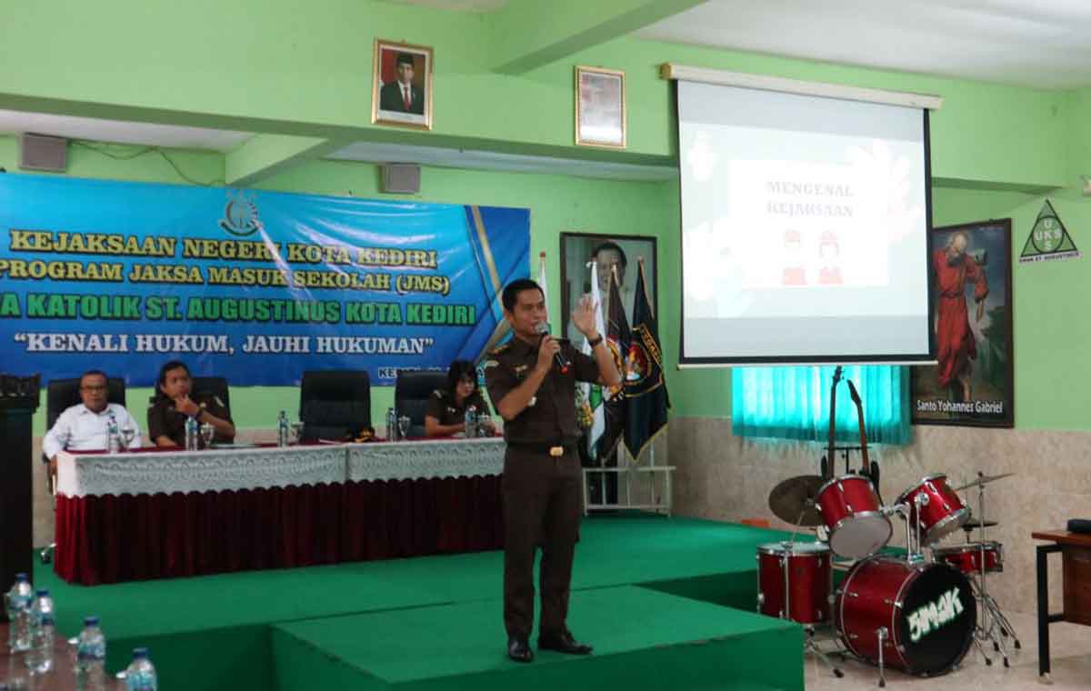 Kejari Kota Kediri Gelar Giat Jaksa Masuk Sekolah di SMA Katolik Santo ...