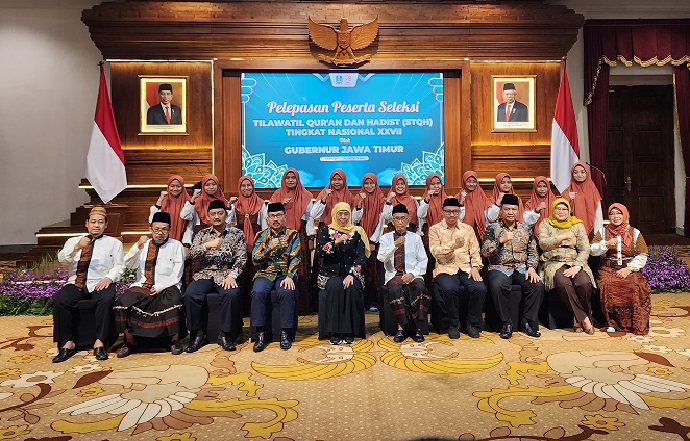 Lepas Peserta STQHN Jatim ke Jambi, Gubernur Khofifah Berharap Kembali ... Lepas Peserta STQHN Jatim ke Jambi, Gubernur Khofifah Berharap Kembali ...