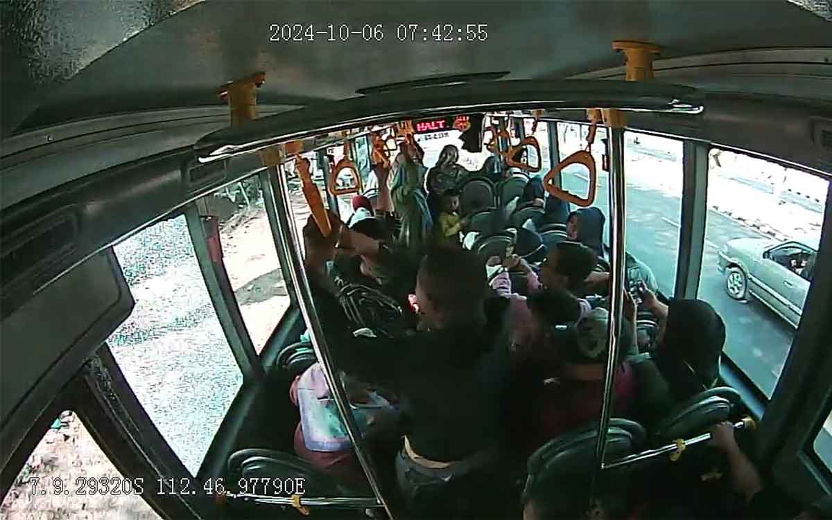 Kaca Bus Trans Jatim Retak saat Lintasi Jembatan Suramadu ...