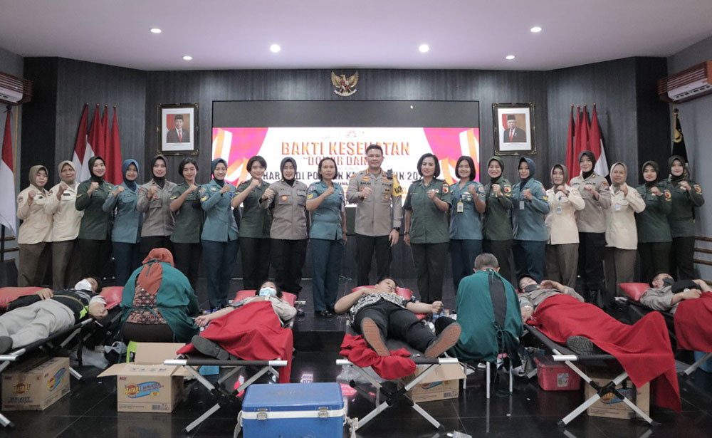 Sambut Hari Jadi ke-74, Polwan Polresta Malang Kota Gelar Donor Darah | BANGSAONLINE.com ...